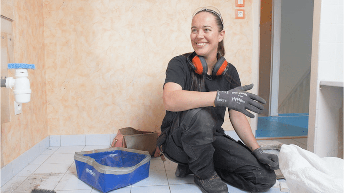 Cindy nous partage son métier de plombière | info.gouv.fr